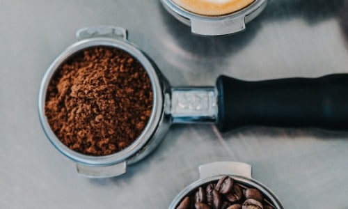 Freshly Ground Coffee vs Pre-Ground: Comparing Flavors and Convenience