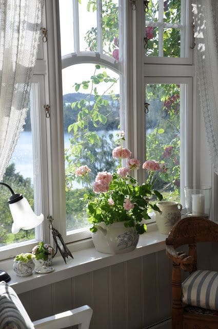 Top 23 Attractive Window Sill Decor Ideas to Inspire You