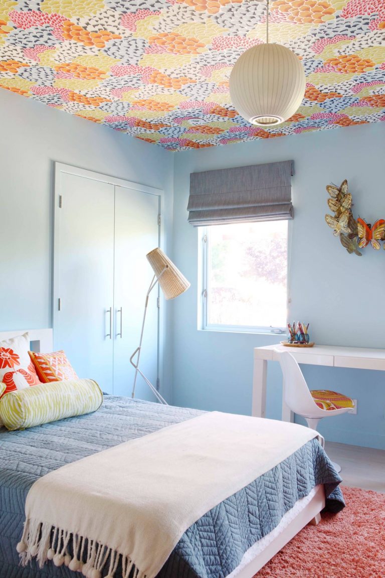 24 Eye-Catching Ceiling Wallpaper Ideas That Draw Every Eye Upward