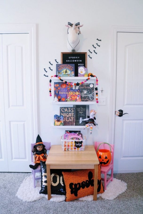 20+ Enchanting Halloween Reading Nooks to Cozy Up Your Space