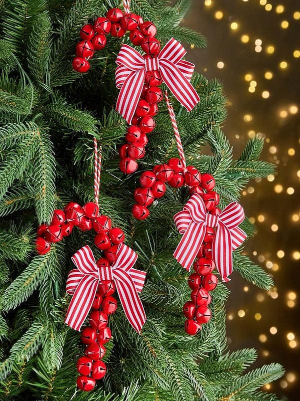 18 Sweet and Stylish Candy Cane Decor Ideas for Christmas Cheer